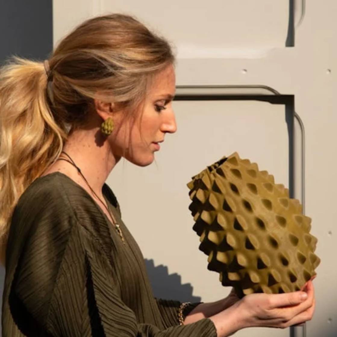 La diseñadora italiana Chiara Ravaioli crea un bolso 3D icónico con ...